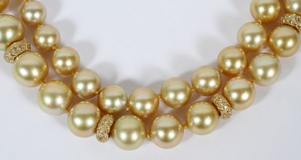 NATURAL SALTWATER PEARL AND YELLOW DIAMOND NECKLACE, L 18"A natural ...