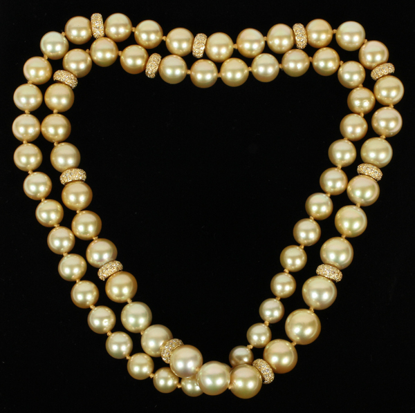 NATURAL SALTWATER PEARL AND YELLOW DIAMOND NECKLACE, L 18"A natural ...
