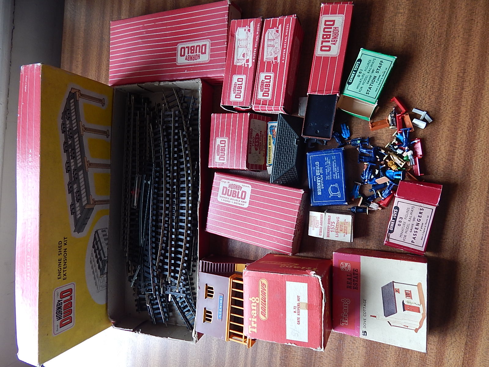 HORNBY DUBLO LIGHTING KIT 1575, 3 WAGONS, SIGNAL, DINKY TOYS 051 & 053 ...