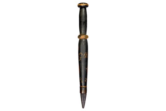 A GEORGE IV PAINTED WOOD TRUNCHEON with forged iron spike, painted in ...