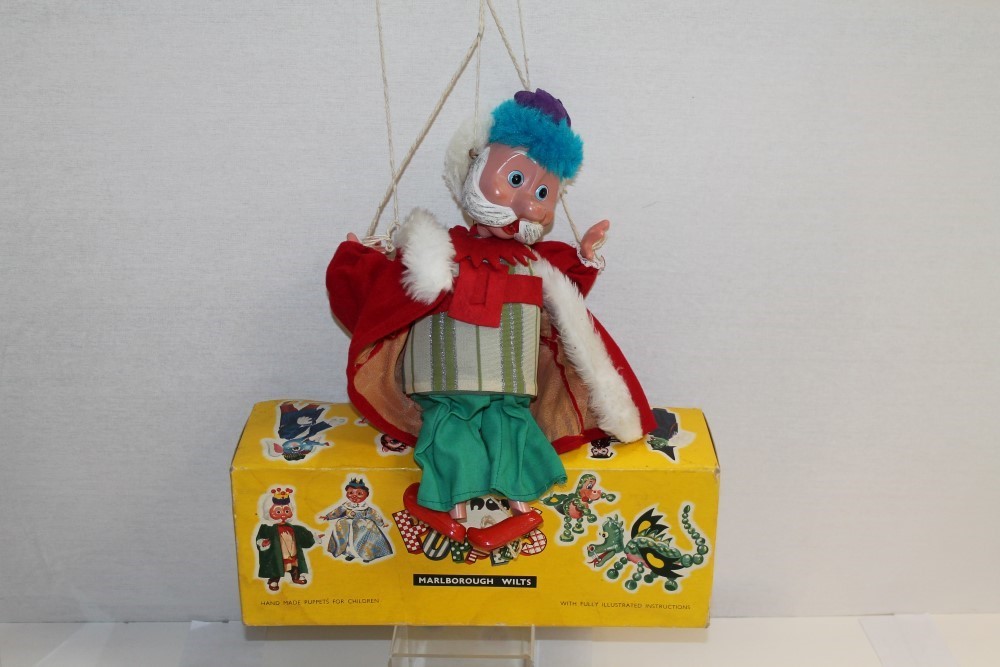 Pelham Puppet 'King' SL22, in original yellow box