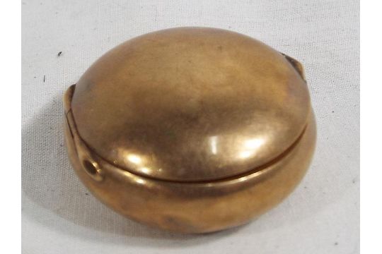 A 9 carat gold pill box, approximate 10.59 grams, hinged lid and base ...