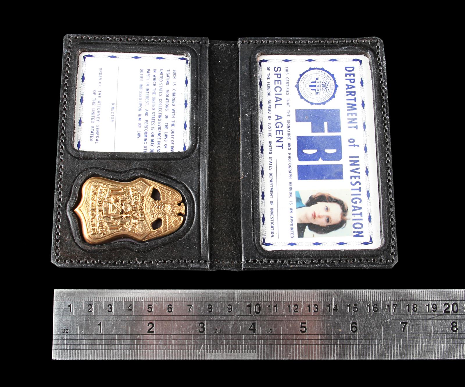 THE X-FILES (1993-2002) - Dana Scully's (Gillian Anderson) FBI Photo ID ...
