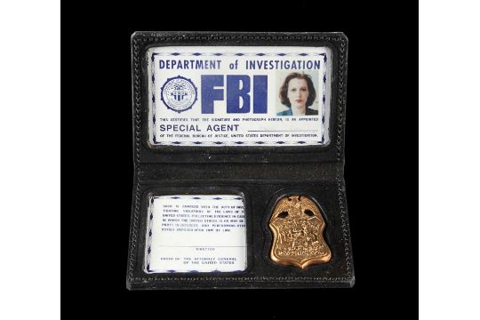 THE X-FILES (1993-2002) - Dana Scully's (Gillian Anderson) FBI Photo ID ...