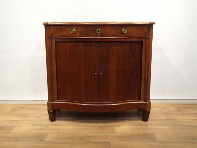 mahonie kastje met jalouziedeur mahonie buffet met gebogen front waarin ...