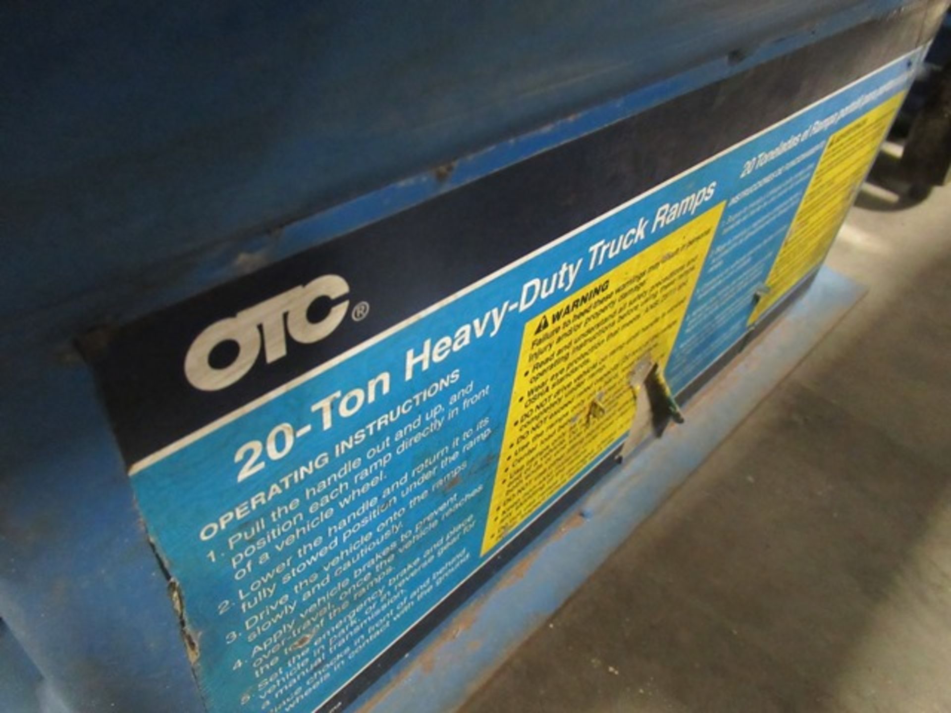 OTC 20-TON HEAVY DUTY TRUCK RAMPS W/CASTERS & MOVING HANDLE