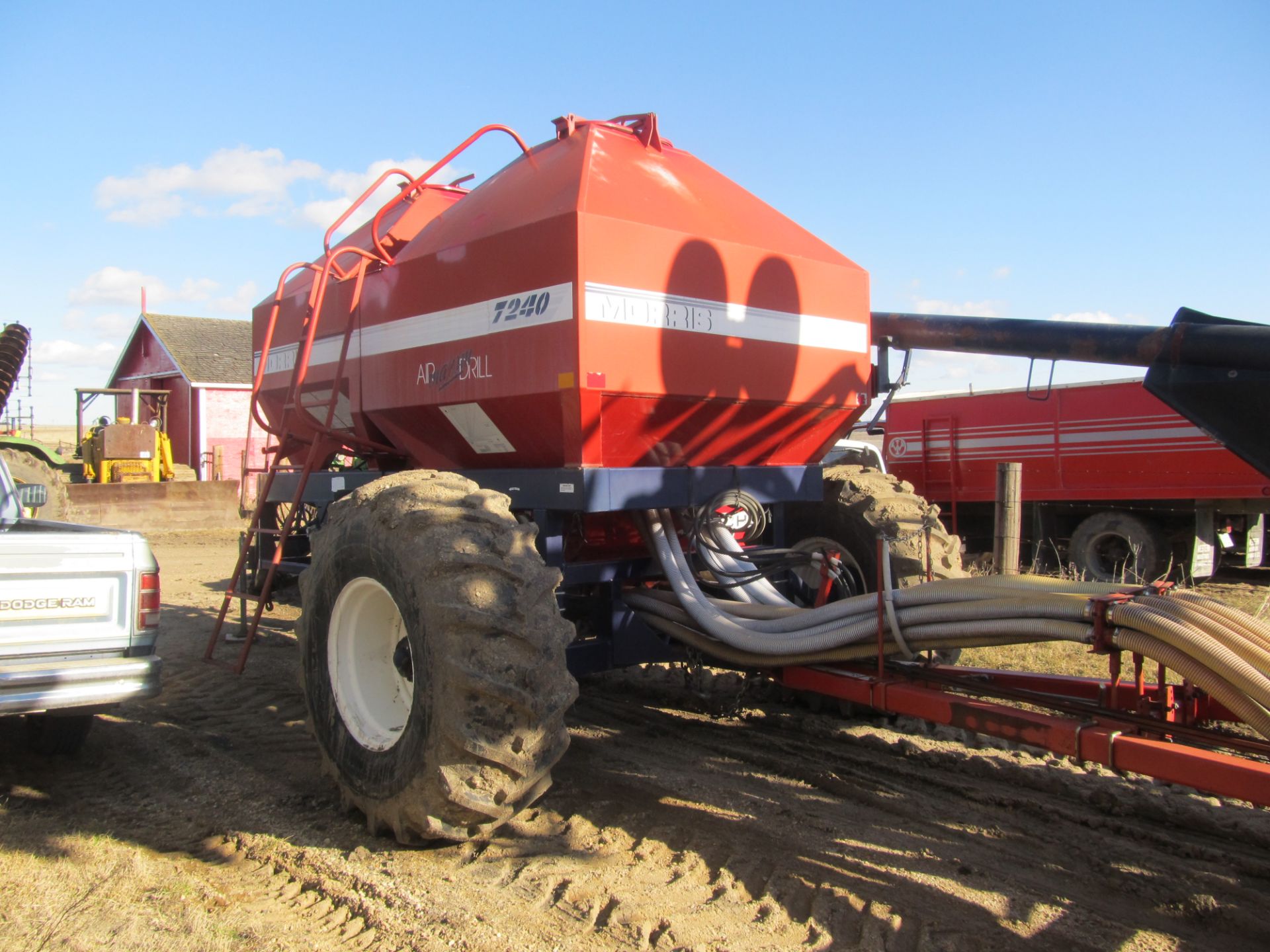 2005 MORRIS MAXIM II AIR DRILL & MORRIS 7240 AIR CART; 50 Feet, 12 ...