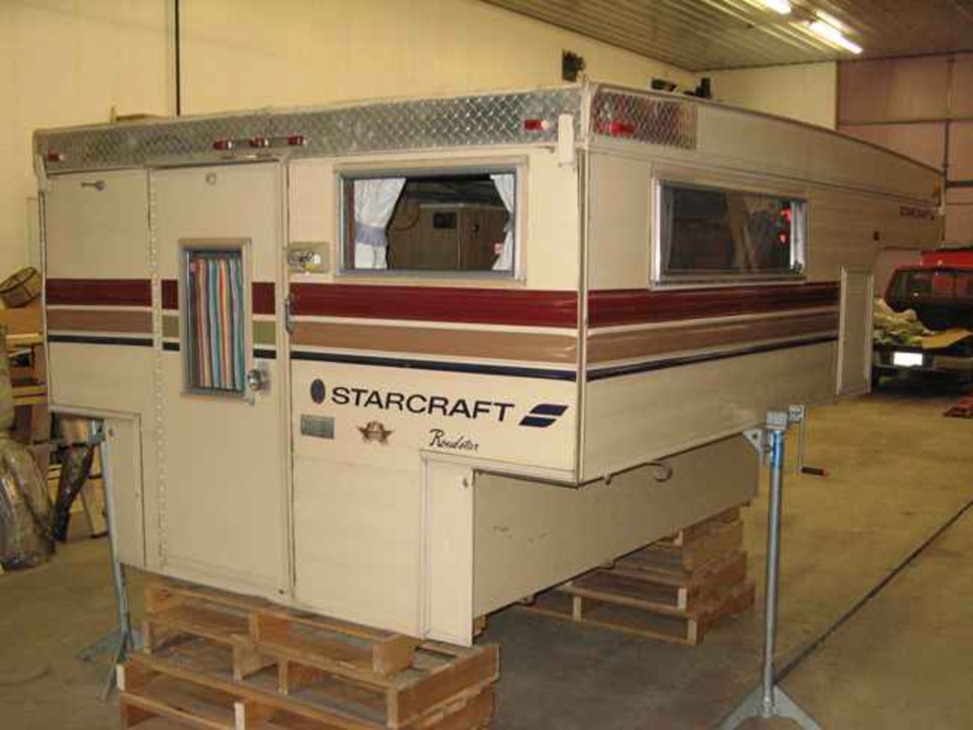 STARCRAFT ROADSTAR 8’ POP-UP TRUCK CAMPER, Fridge, Stove & Furnace ...