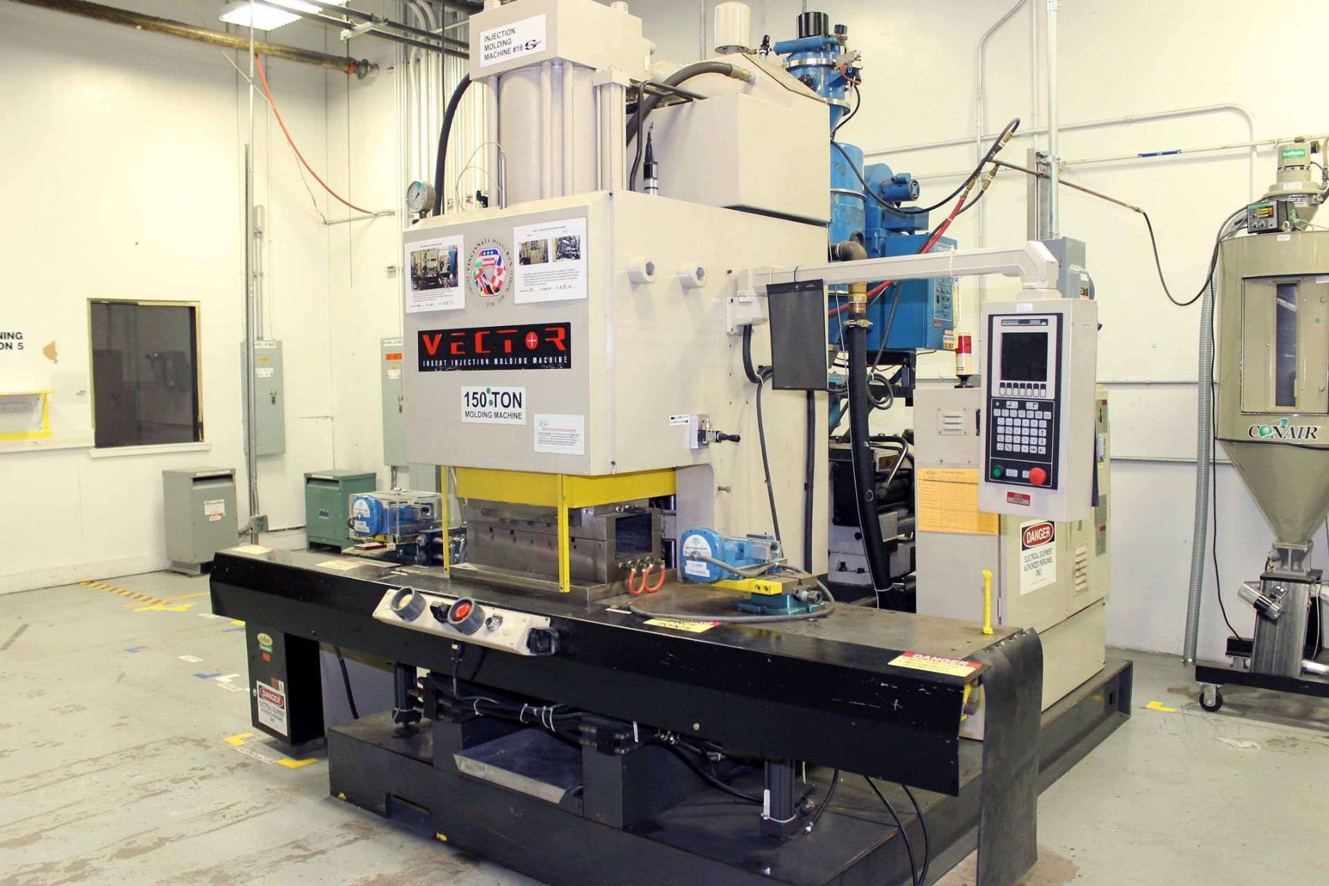 CNC VERTICAL PLASTIC INJECTION MOLDING MACHINE, CINCINNATI MILACRON 150 ...