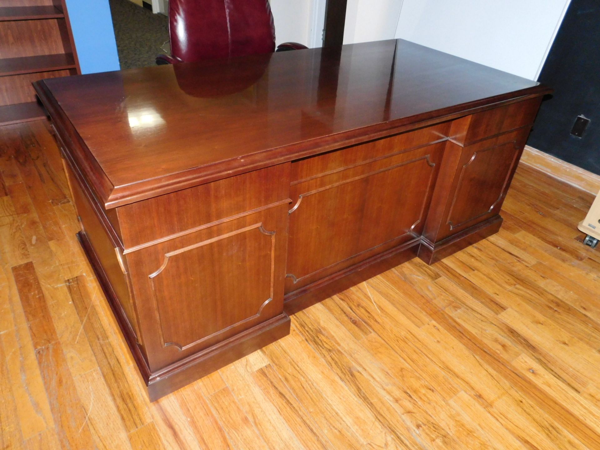 PAOLI TRADITIONAL 36" x 72" MAHOGANY DOUBLE PEDESTAL EXECUTIVE DESK ...