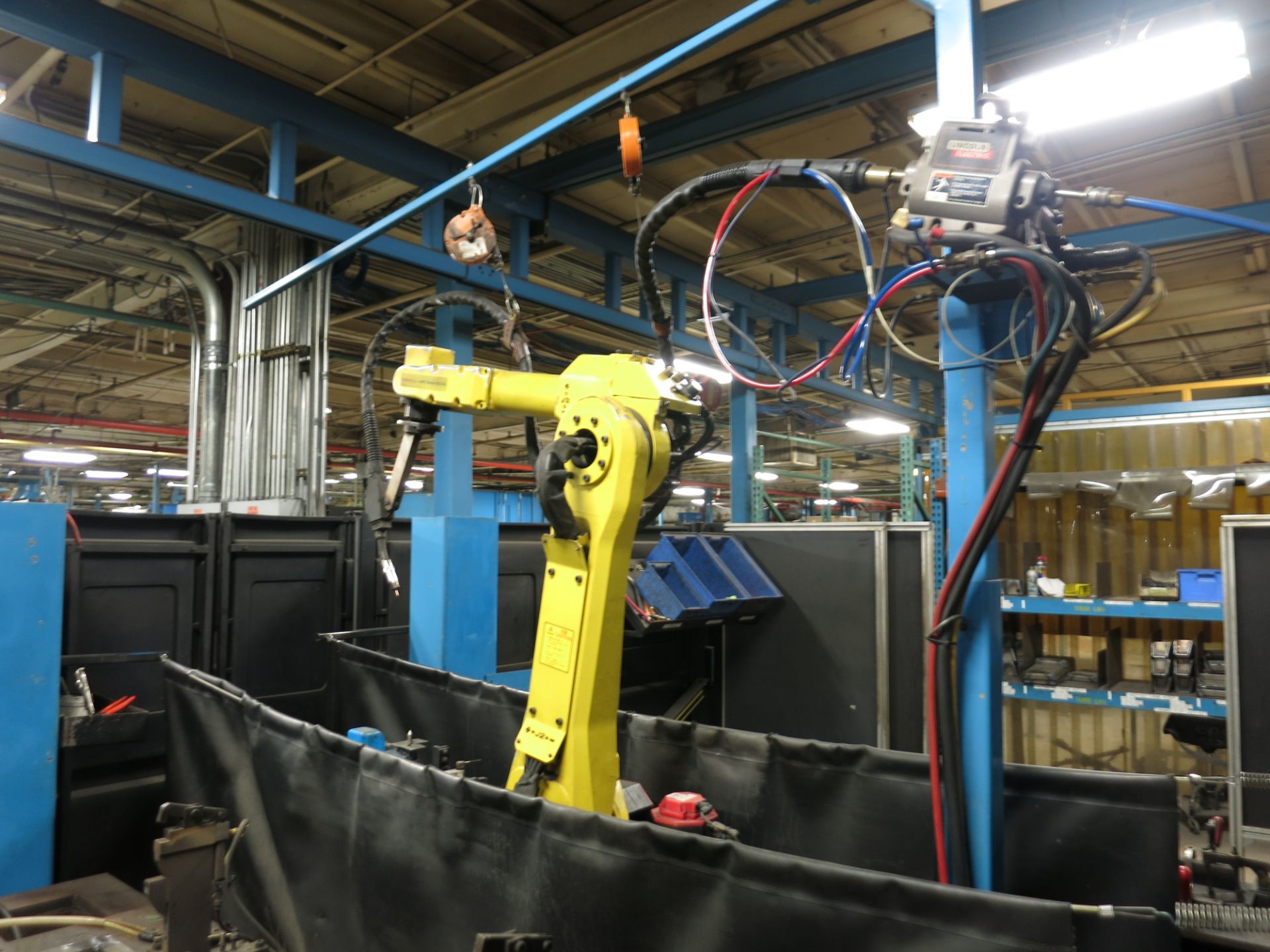 Genesis Versa 2 robotic trunnion welding cell featuring Fanuc robotics ...