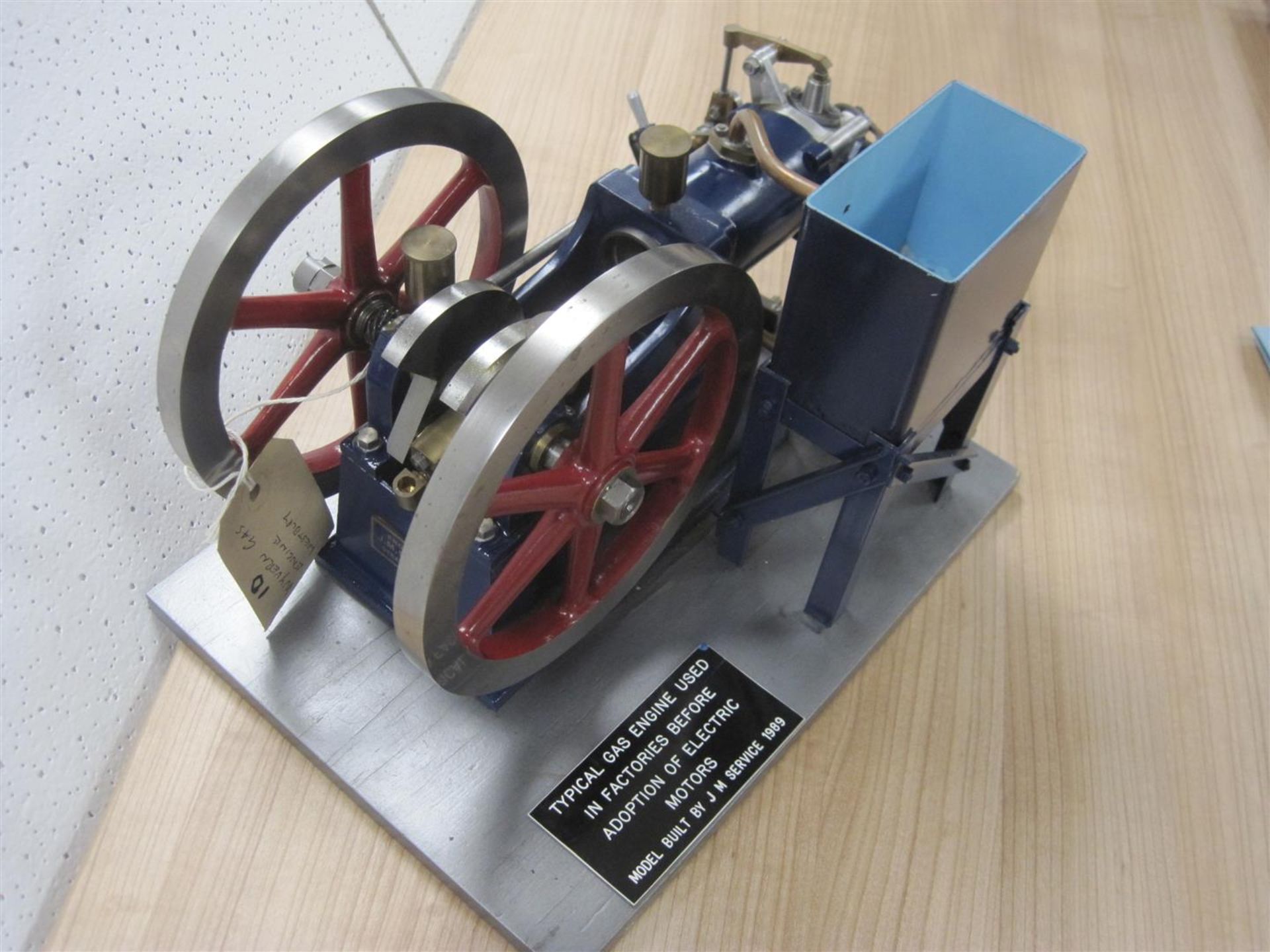 Wyvern 40cc side shaft gas engine designed by ET Westbury and featured ...