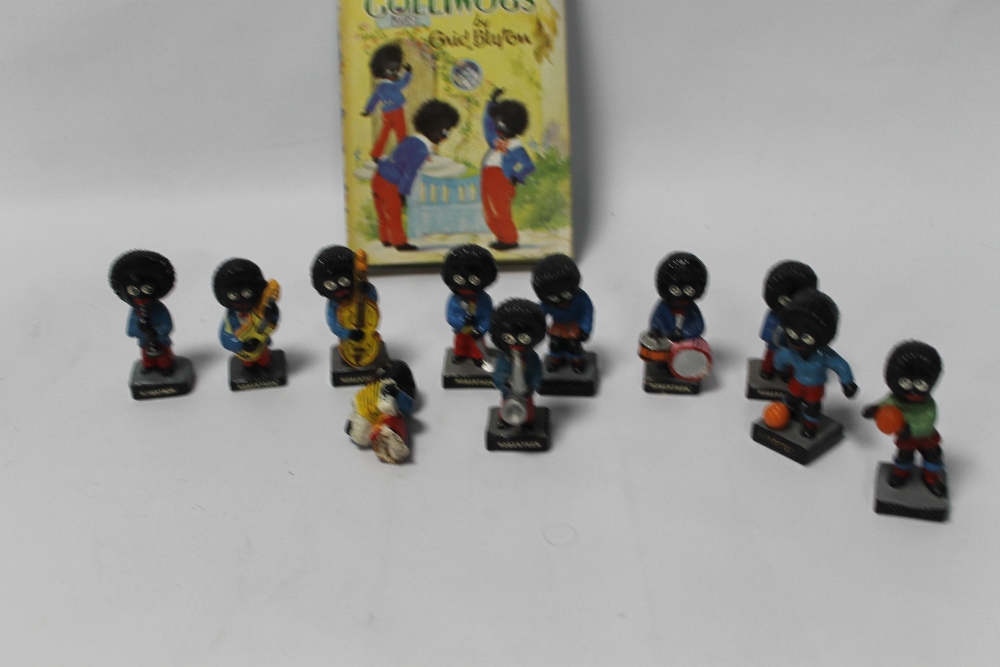 A QUANTITY ROBERTSON OF GOLLIWOG BAND FIGURES (ONE A/F) AND THREE ...