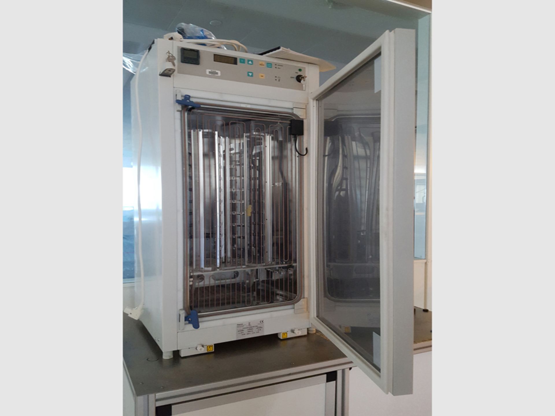 The Thermo Scientific Cytomat incubators offer a solid temperature and ...