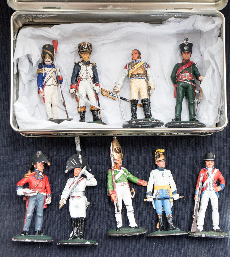 A small collection of Del Prado toy soldiers (in a tin) (9)