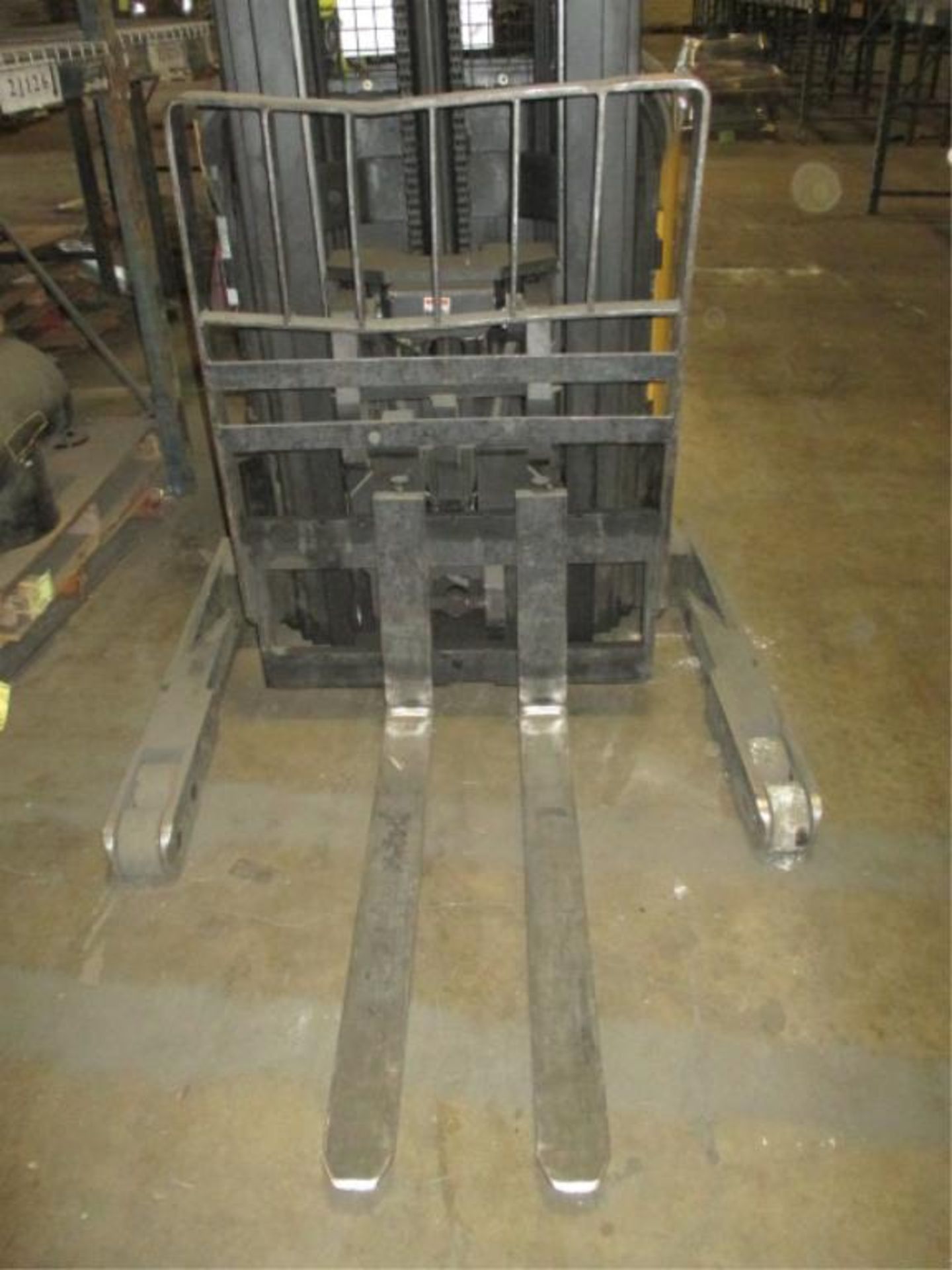 Caterpillar NR3000 36V 4-Wheel Electric Narrow-Aisle Reach Truck with ...