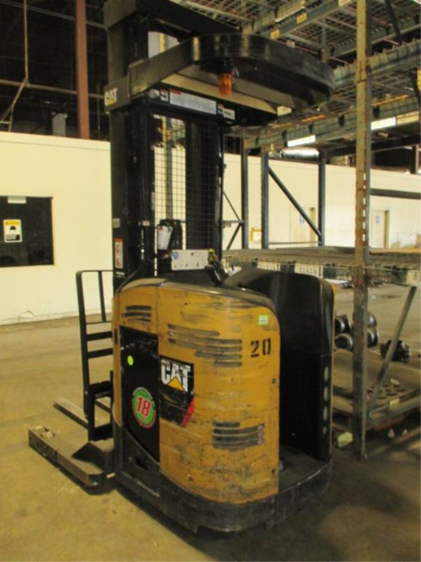Caterpillar NR3000 36V 4-Wheel Electric Narrow-Aisle Reach Truck with ...
