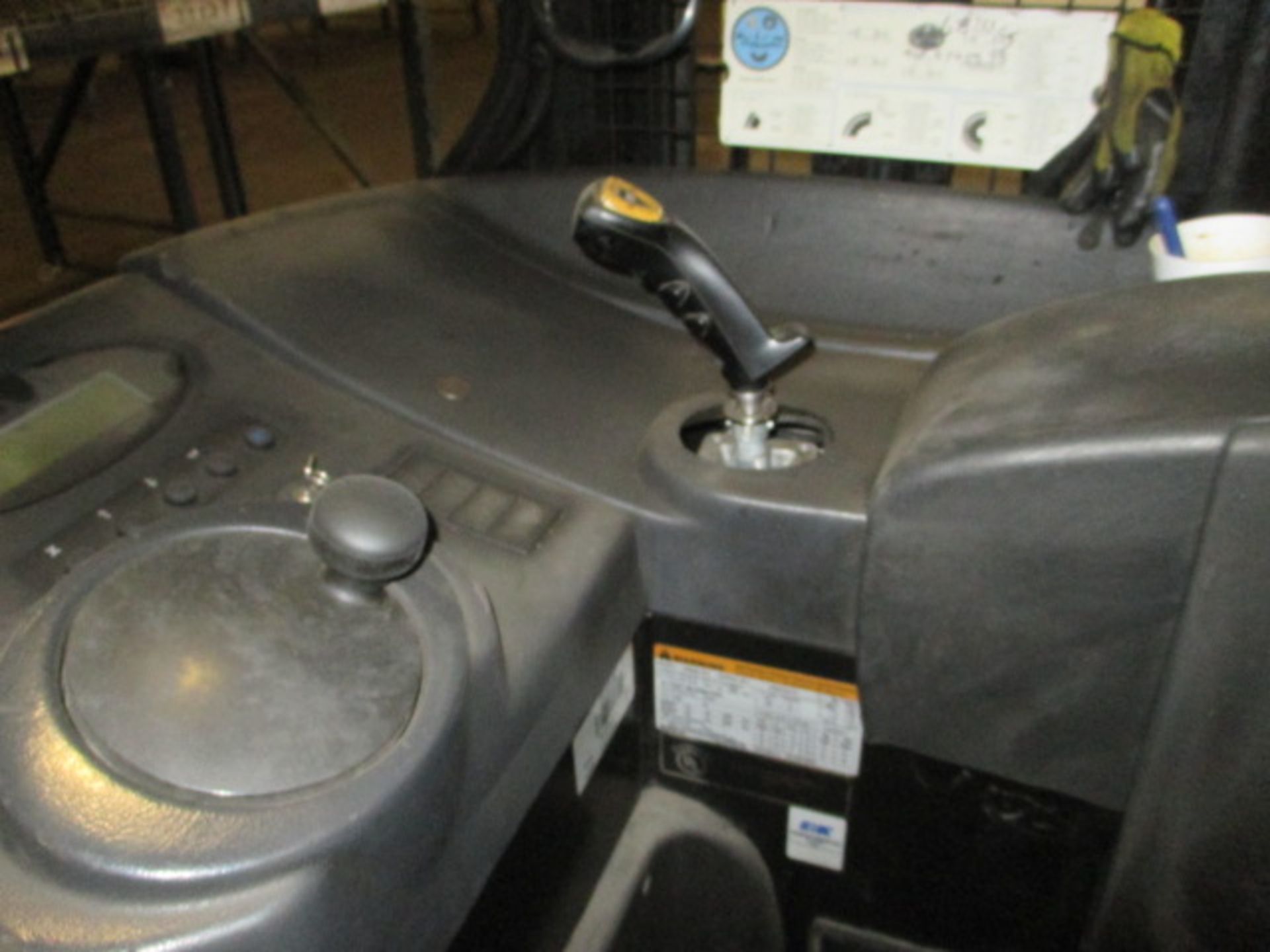 Caterpillar NR3000 36V 4-Wheel Electric Narrow-Aisle Reach Truck with ...