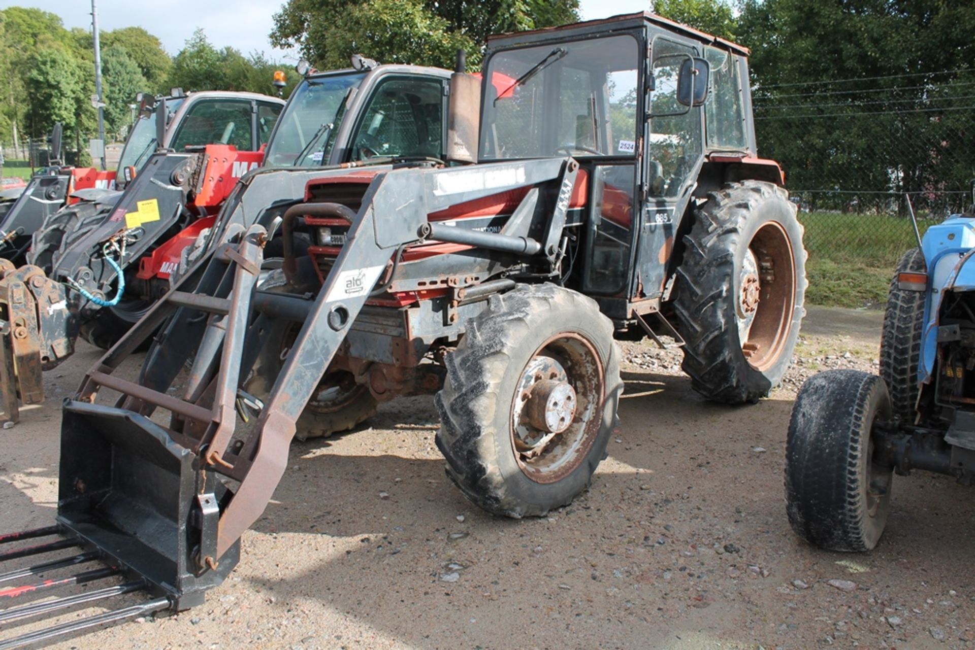CASE 685 TRACTOR C/W LOADER, , PLUS VAT Reg No: PL-4393 D.F.R ...