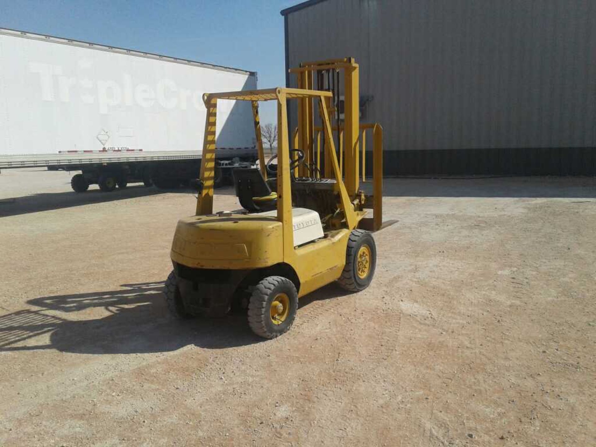 Toyota 2FG20 Forklift, 2 Stage, 4,000 LB Lift Capacity, 4 Cylinder Gas ...