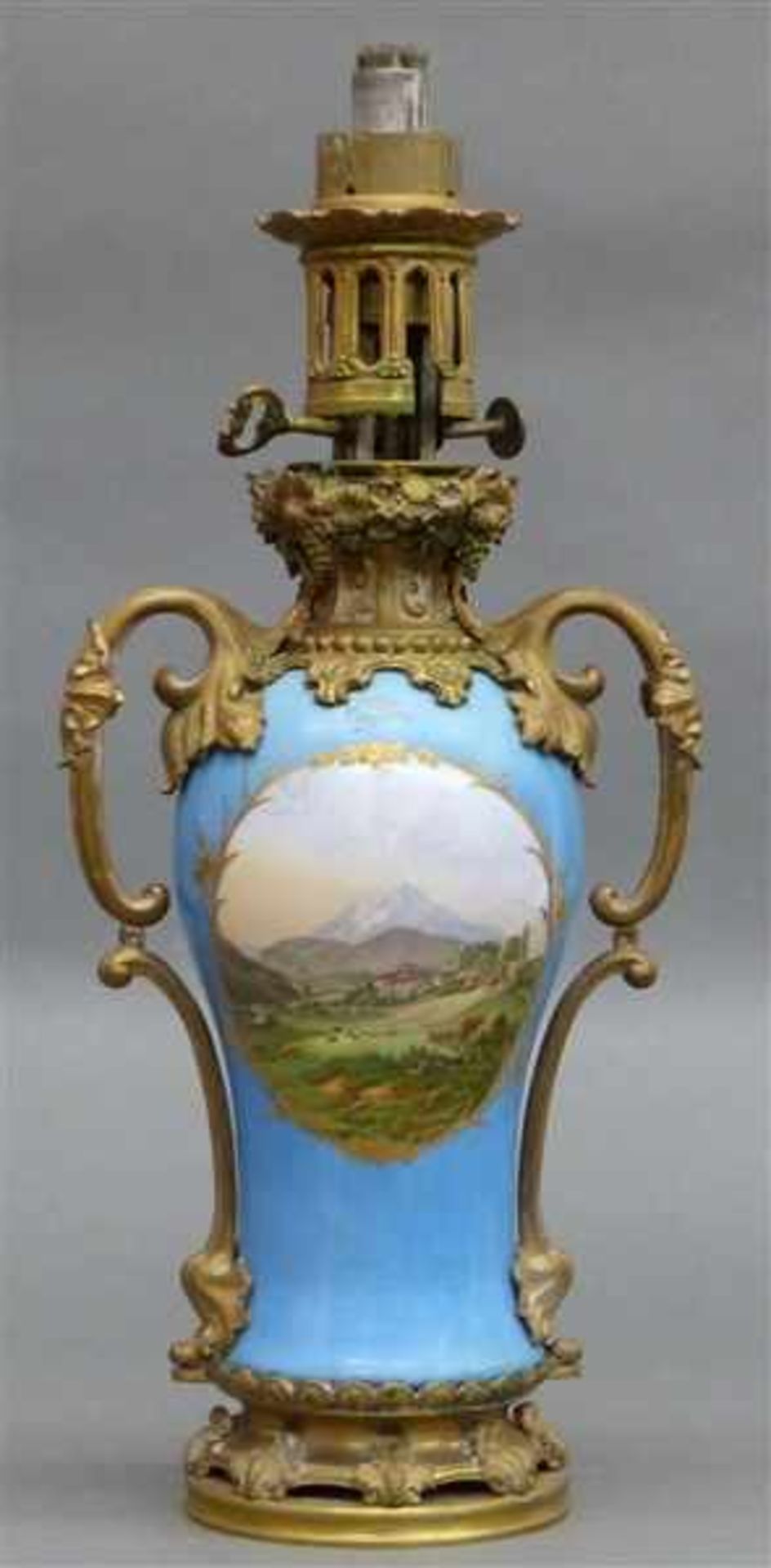 Lampenfuß Porzellan, wohl Sevres, 19. Jh. blauer Fond ...