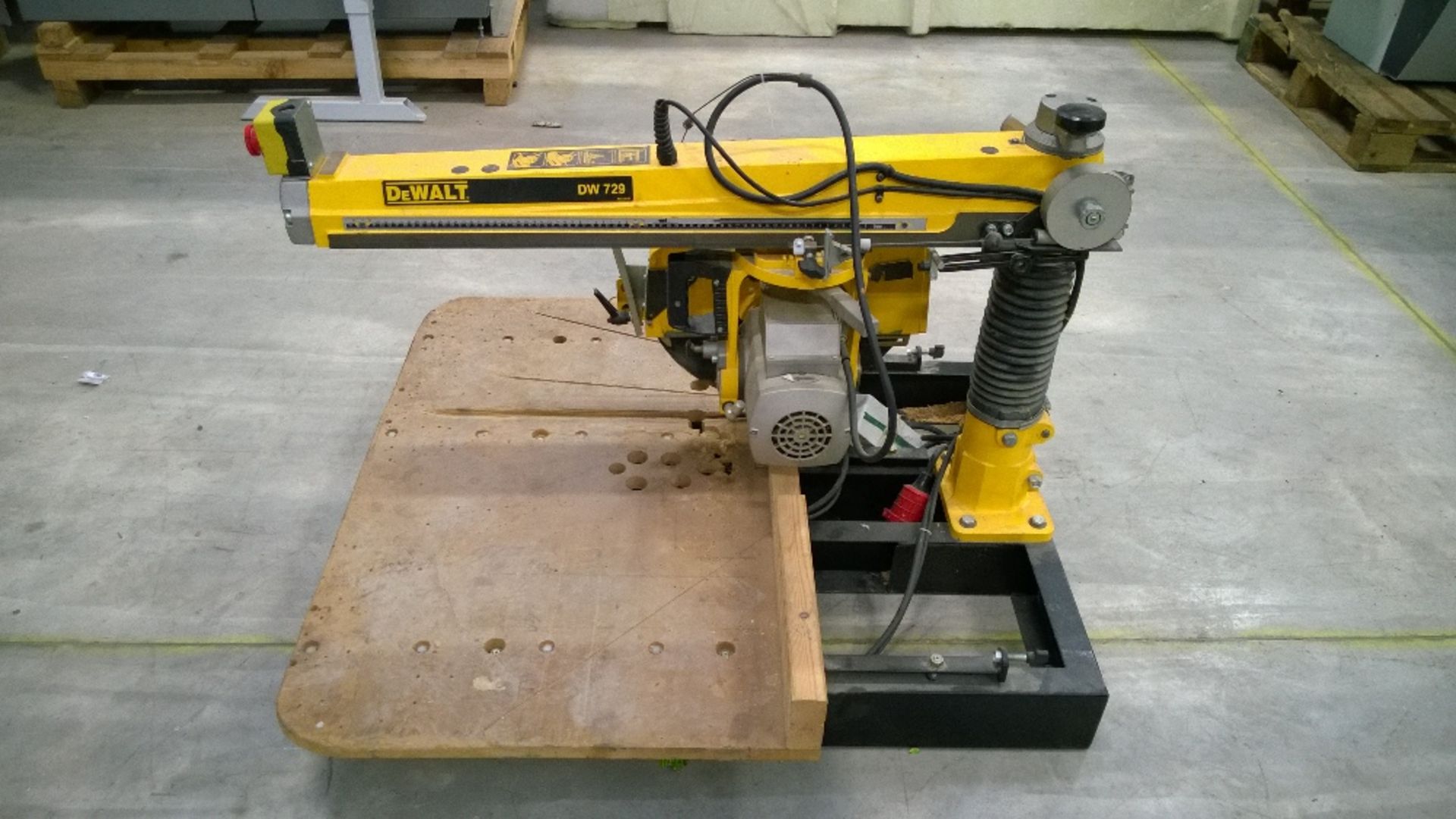 Dewalt DW729 Cross-cut saw, 3 phase, 350mm blade max. Yr 2003 Appriasal ...