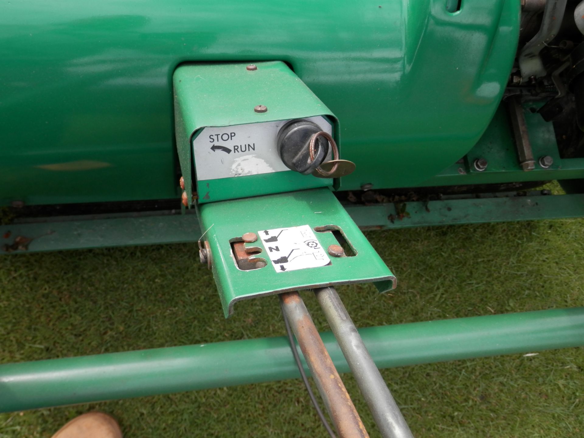 GT - 1999 RANSOMES SELF PROPELLED WIDE CUT ROLLER MOWER, KUBOTA GS300 7 ...