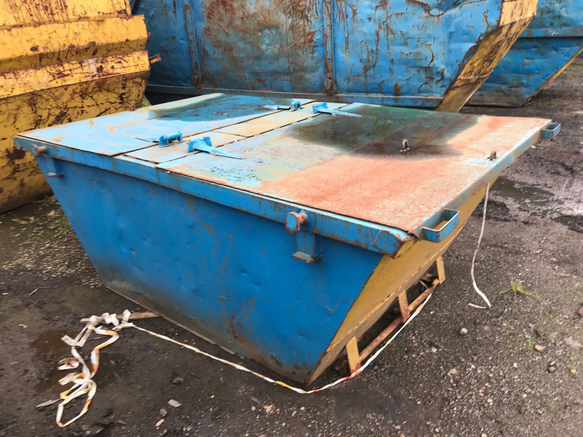 Fully enclosed skip skip. Approx 4 cu yd. 2.5 m long x 0.9 m high ...
