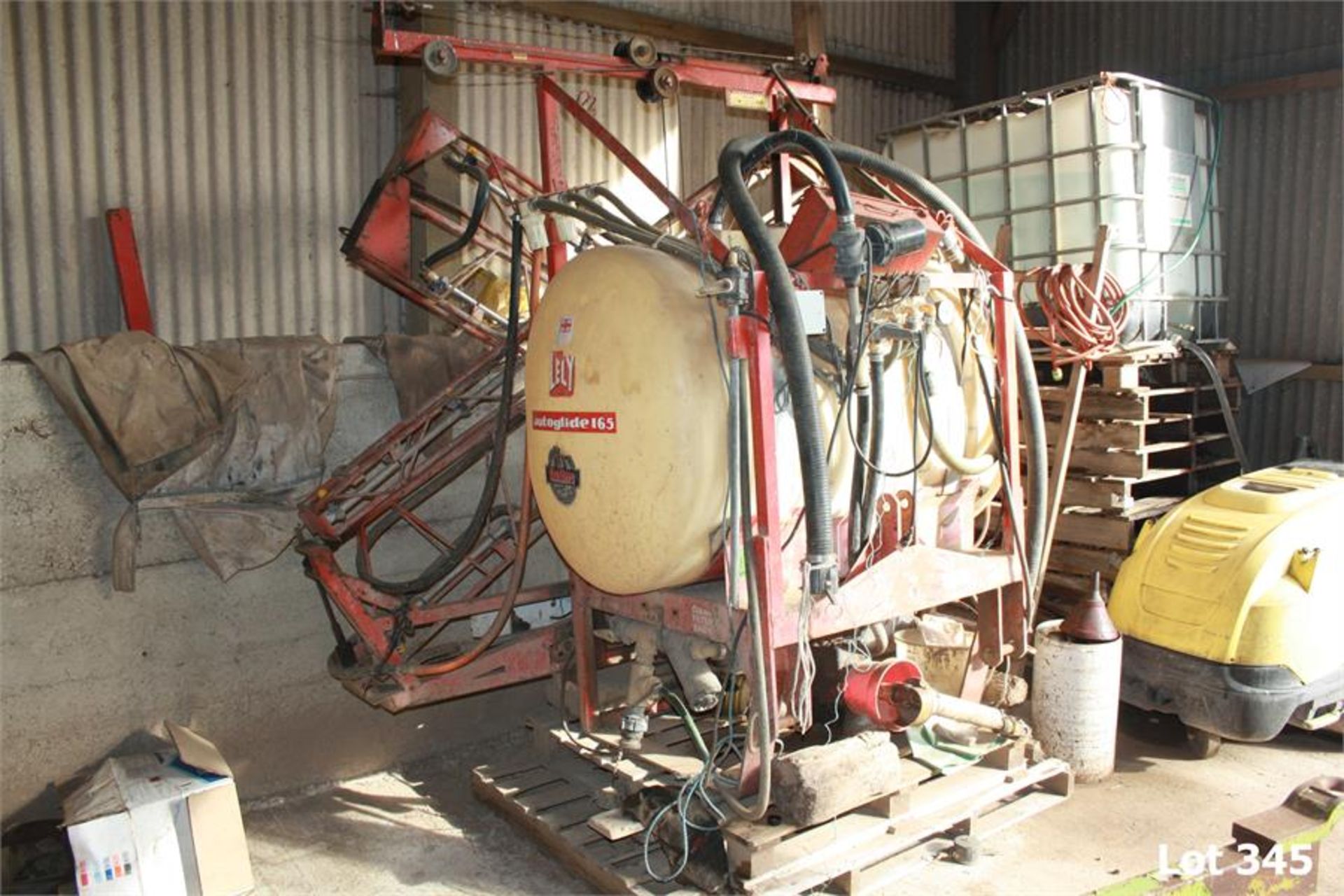 Lely Autoglide 165 mounted sprayer with 12m manual folding booms, PTO ...