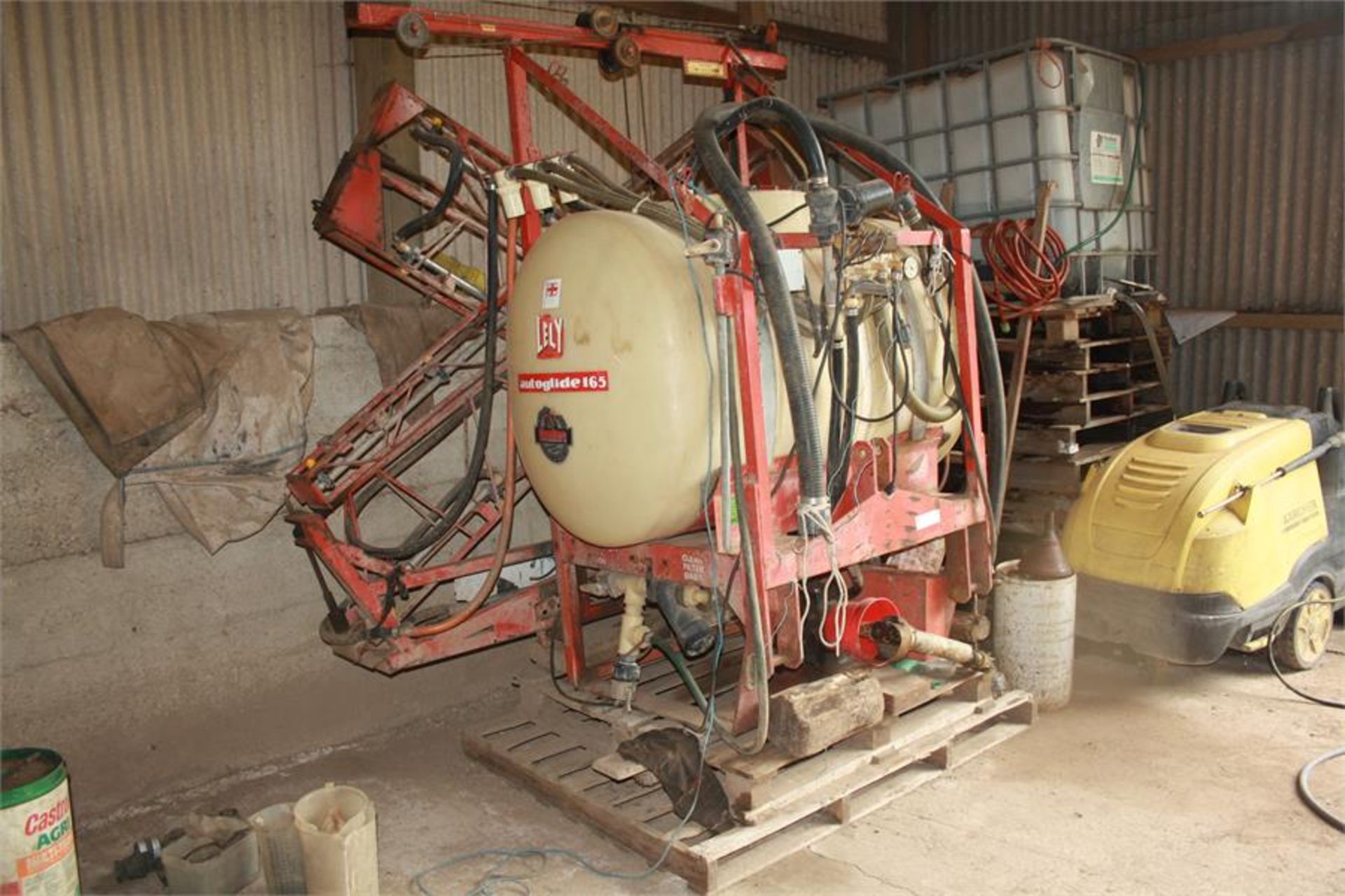 Lely Autoglide 165 mounted sprayer with 12m manual folding booms, PTO ...