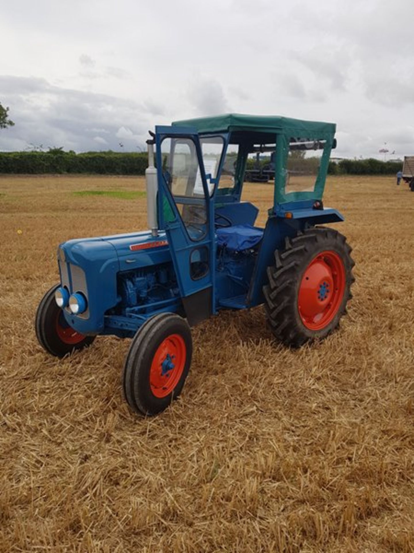 1962 FORDSON DEXTA WITH LAMBOURN CAB & V5