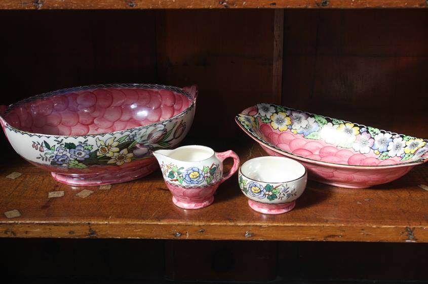 A collection of Maling pottery (6)
