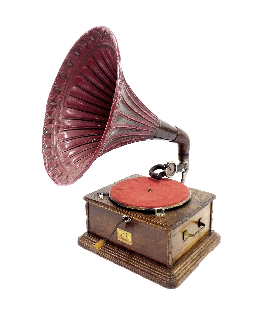 HMV 'Perophone De Luxe' model oak gramophone with horn, 29" high approx