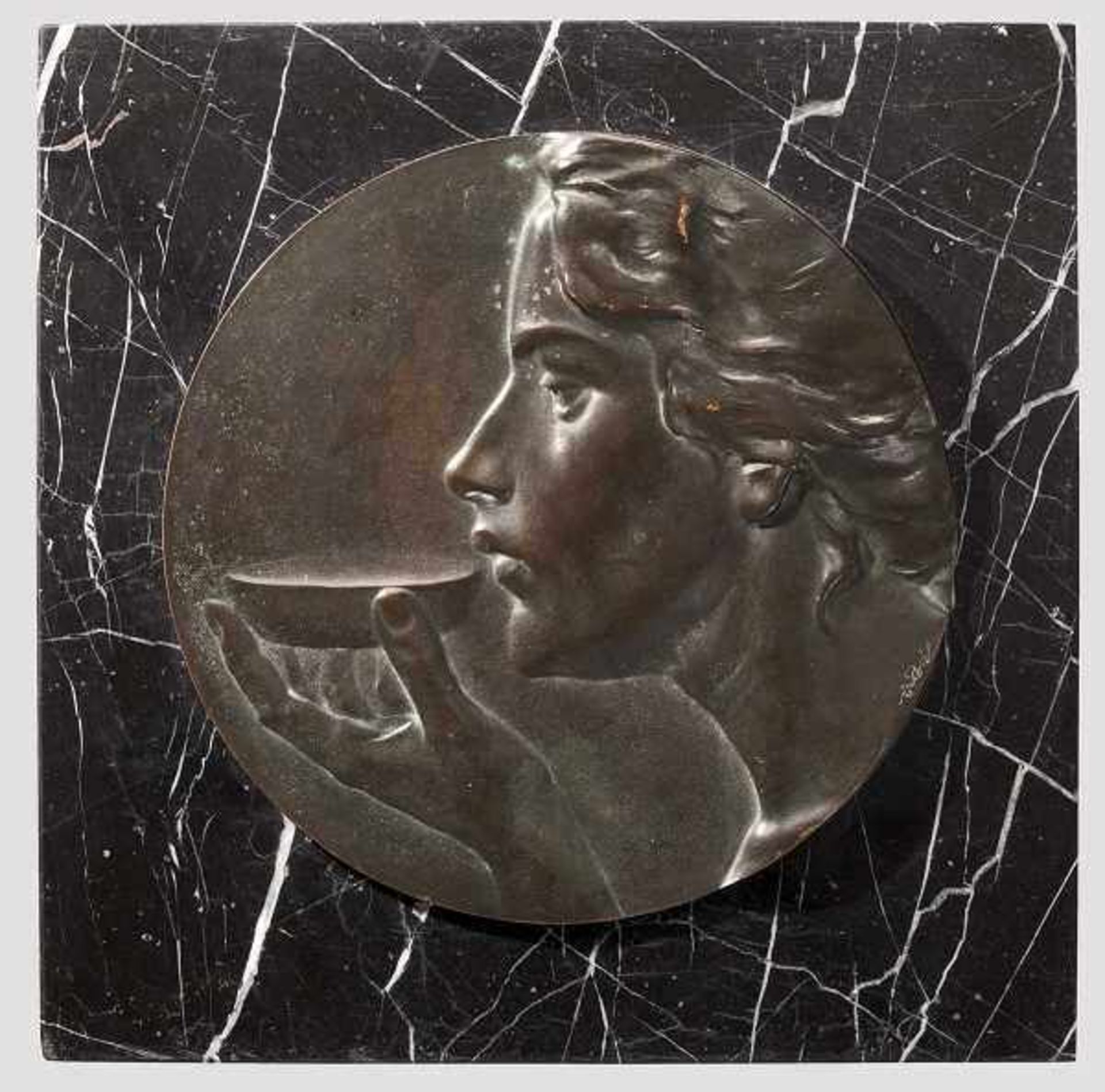 Adolf Pohl (1872 - 1930) - Bronze-Reliefscheibe "Die Trinkende" auf ...
