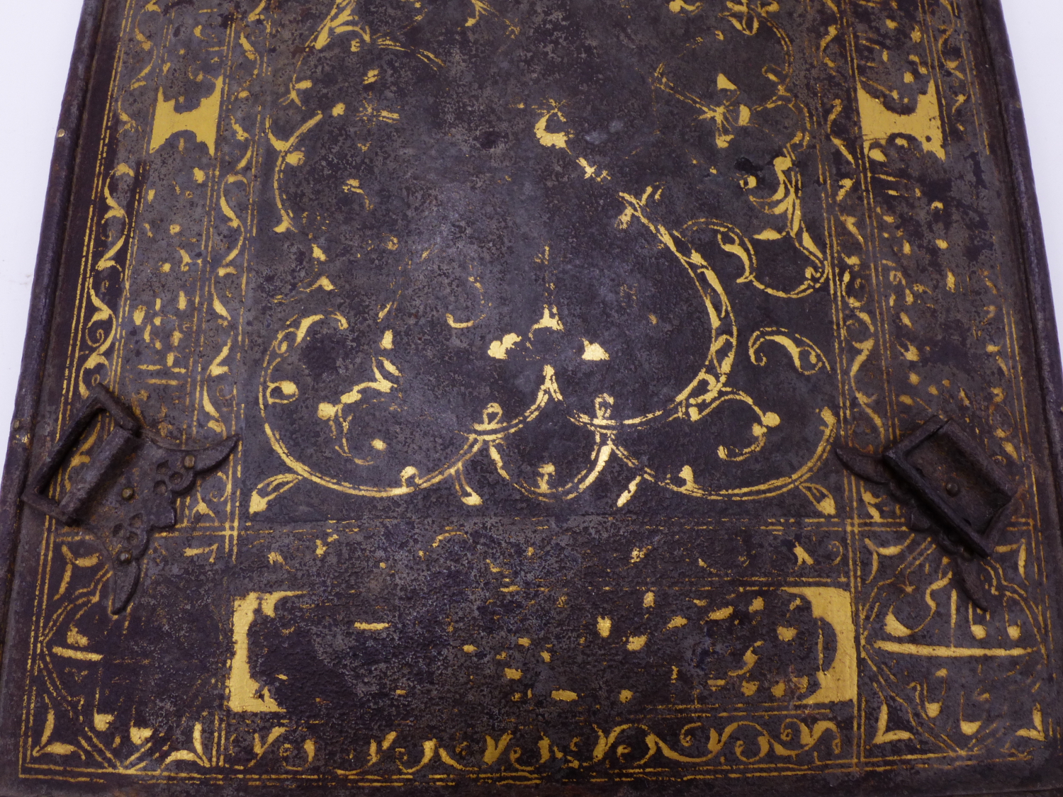 A GOOD INDO PERSIAN SAFAVID CHAR-AINA ARMOUR SIDE PLATE DECORATED IN ...