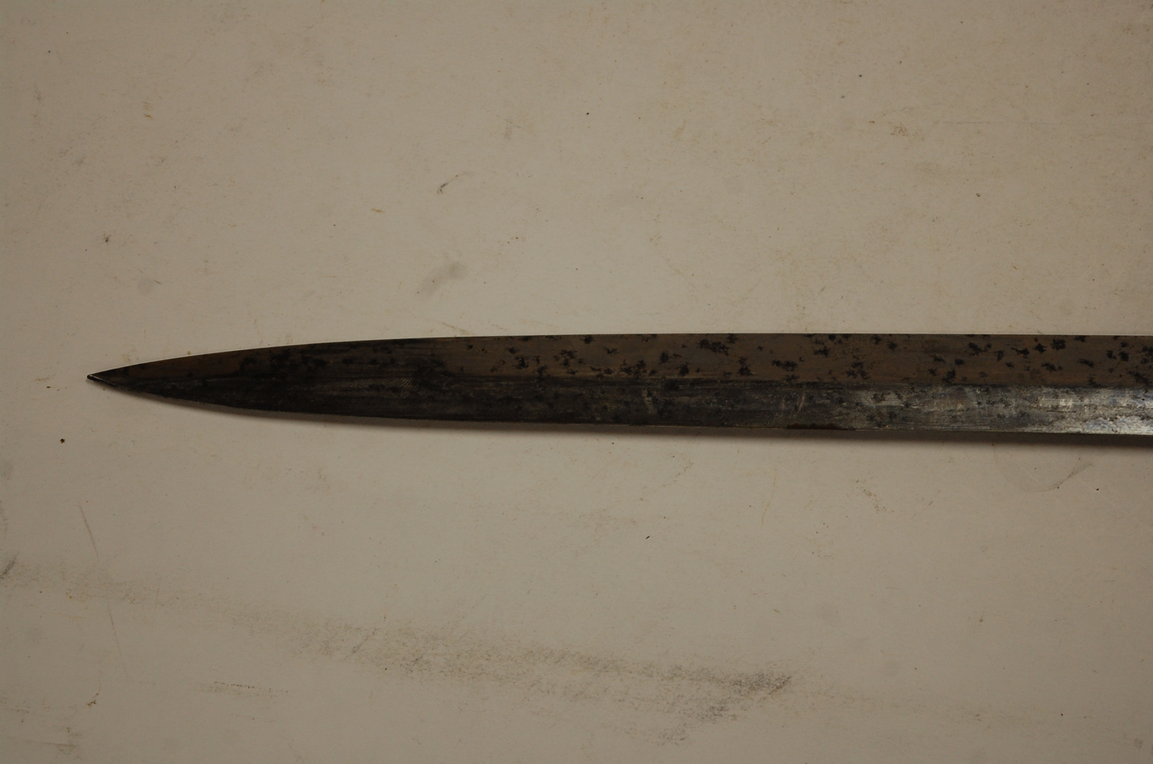 An 1827 pattern Naval Officer's sword, the 81cm slightly curved ...