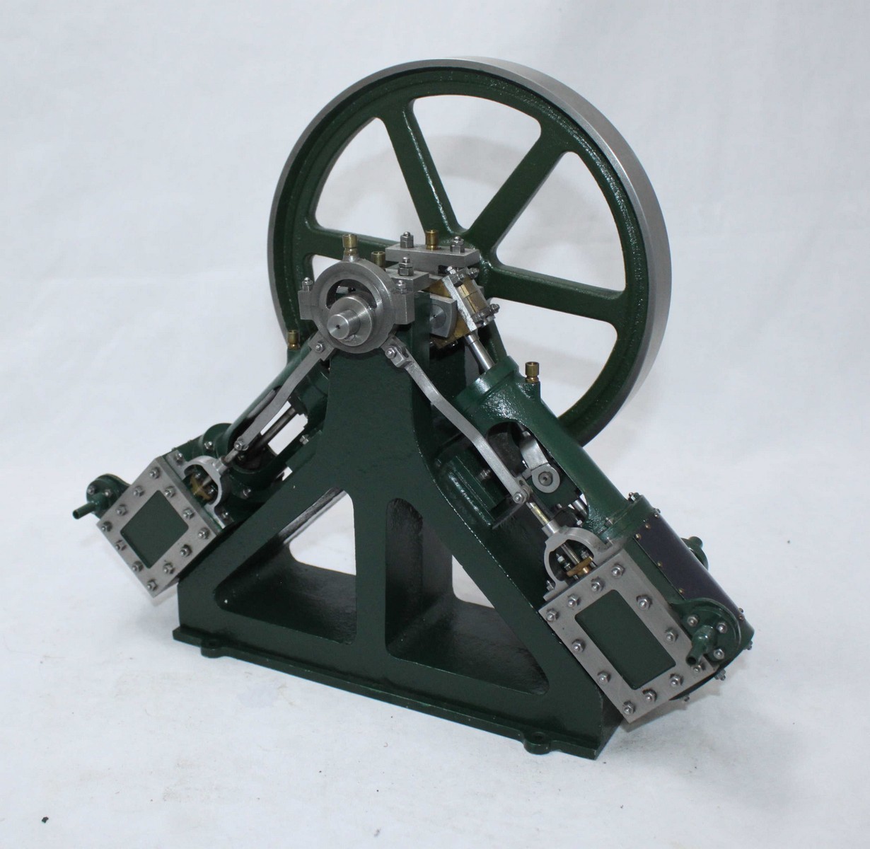 A well-engineered V-Twin steam engine, 26cm high x 30cm wide ...