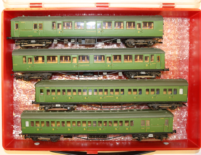 Two fine OO gauge Southern Railway 2-BIL Electric Multiple Units (EMUs ...