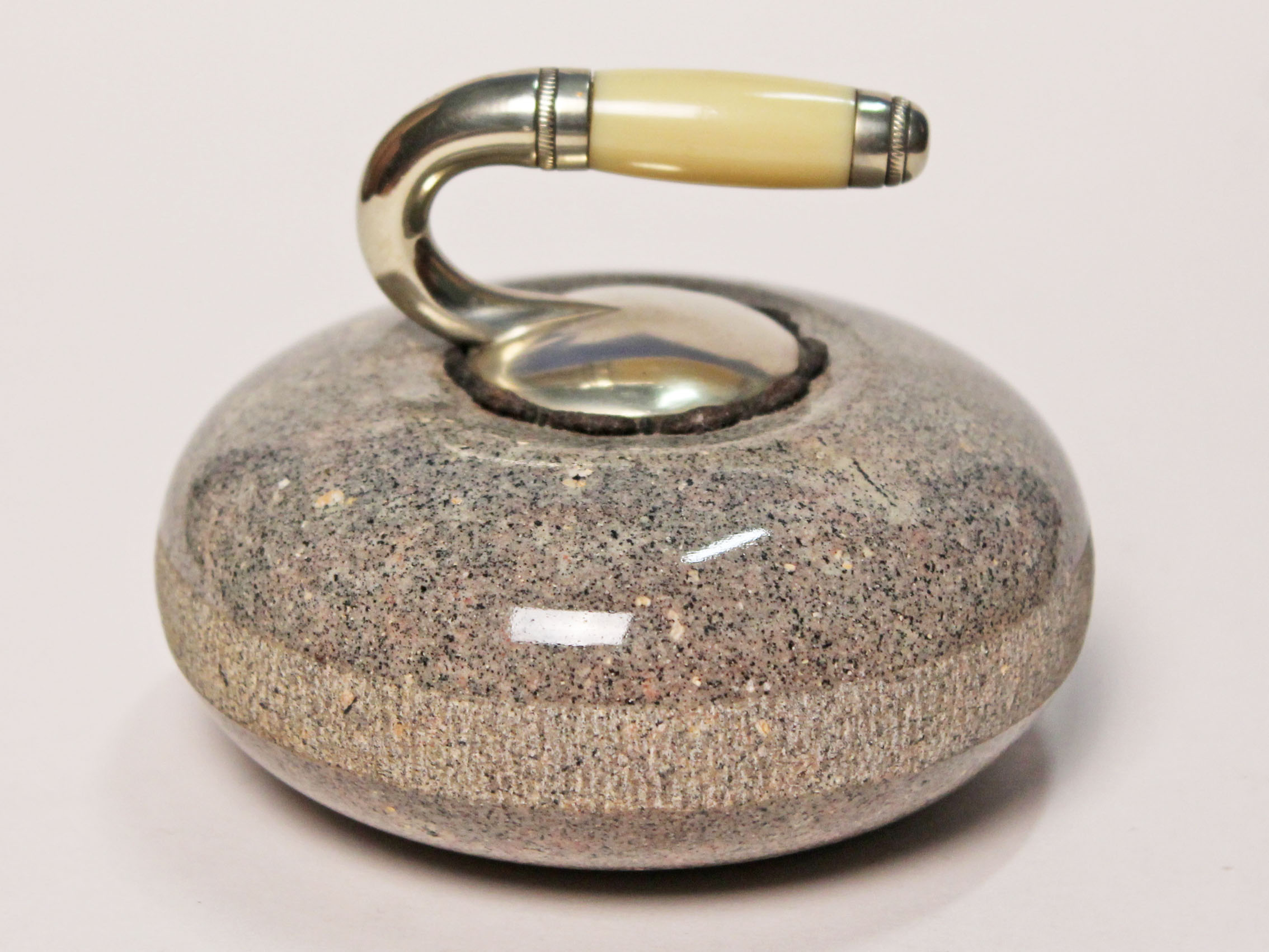 A novelty miniature curling stone paperweight, diam. 10cm. Condition ...