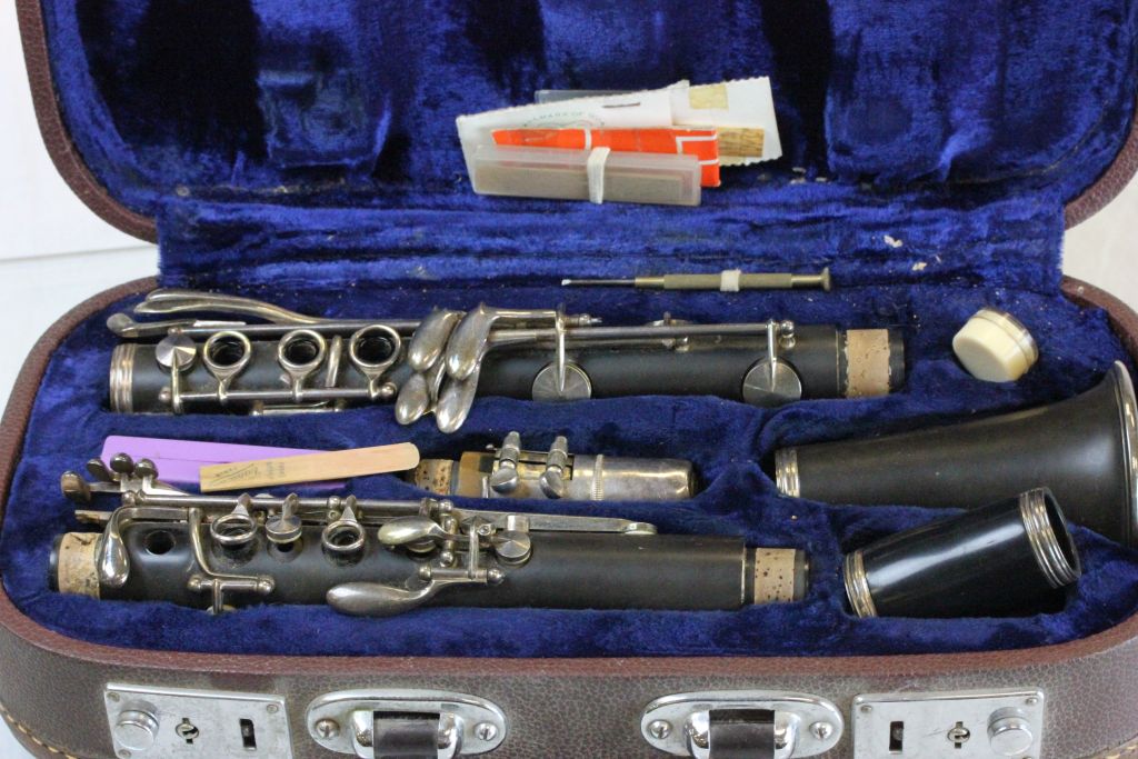 Cased Lark Clarinet, M4001