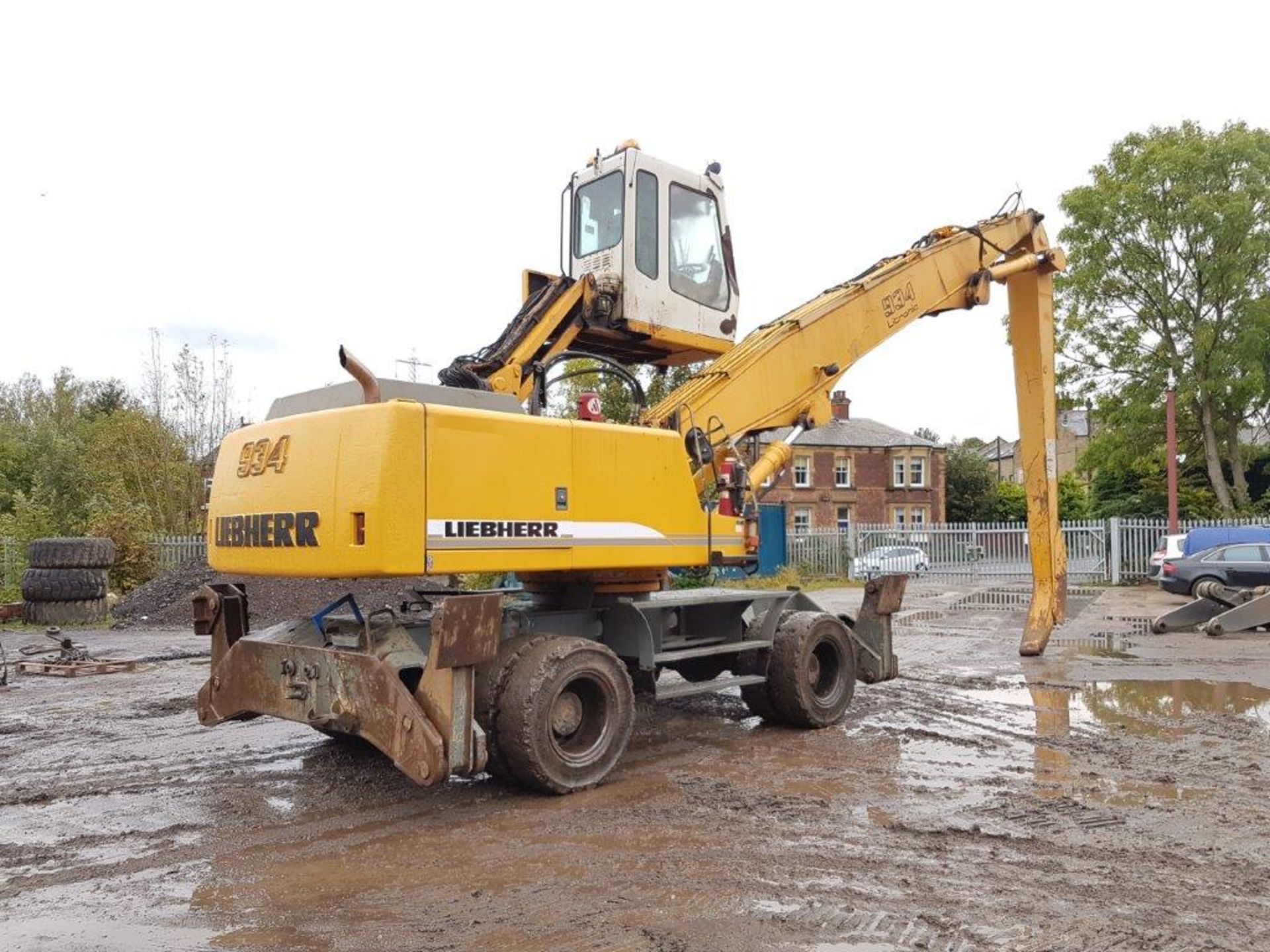 Liebherr 934 Scrap Handler 2001, hydraulic high cab, solid tyres, scrap ...