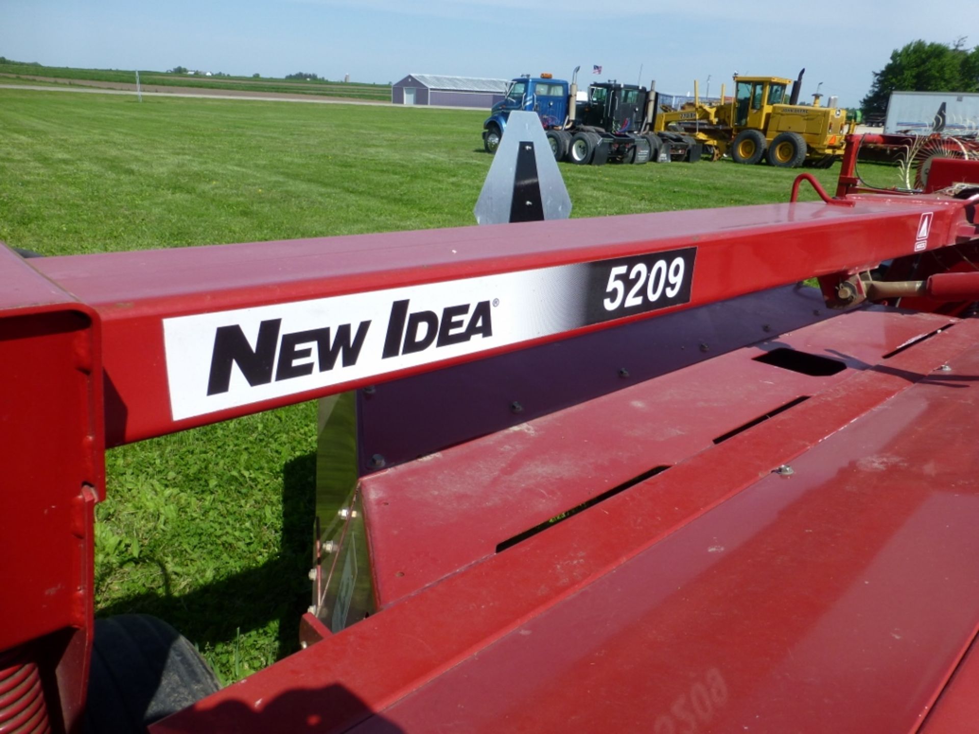 New Idea 5209 9' discbine, with rubber rolls