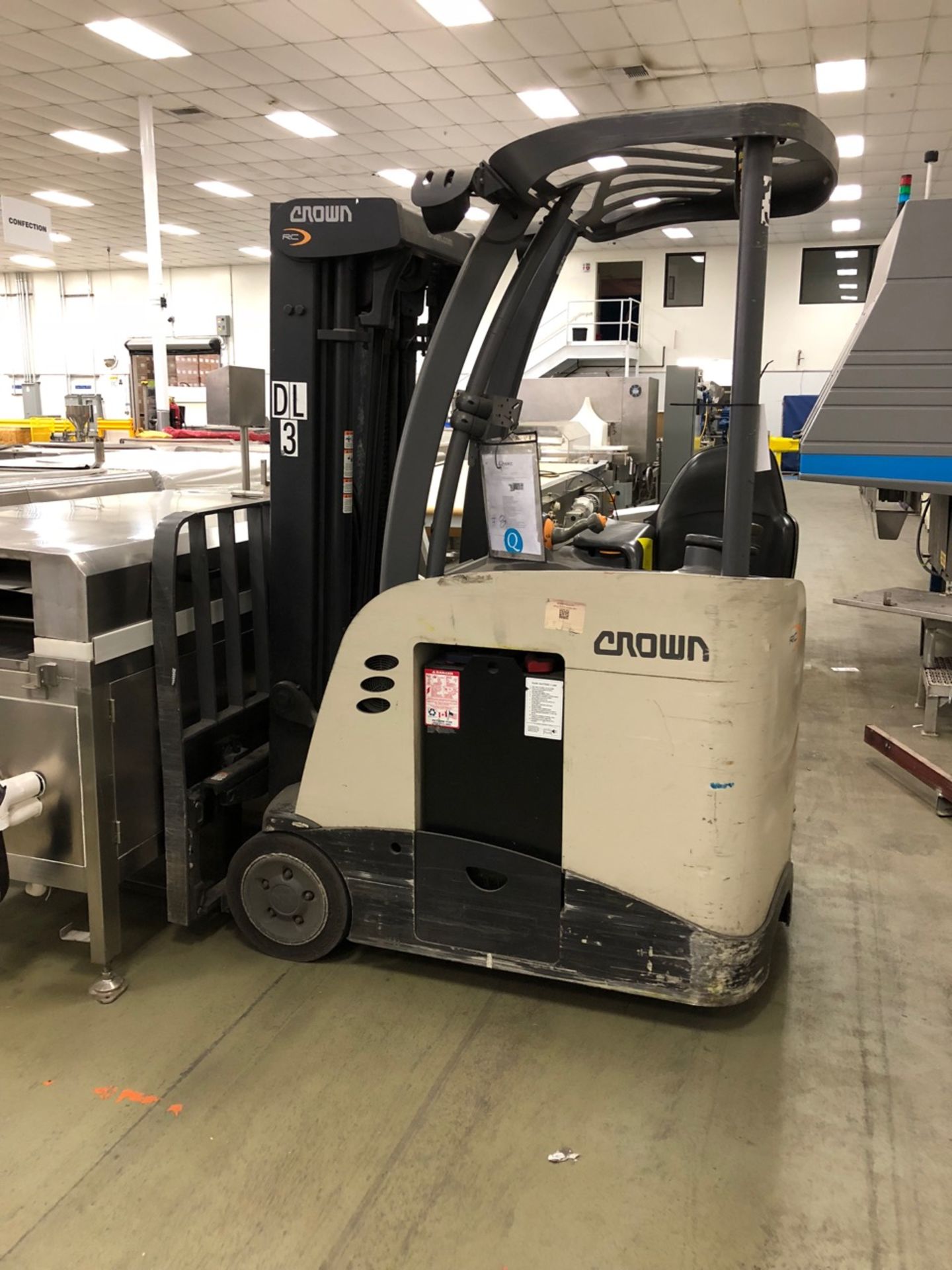 Crown | Crown electric standup forklift model 5500 series, S/N 1A410913 ...