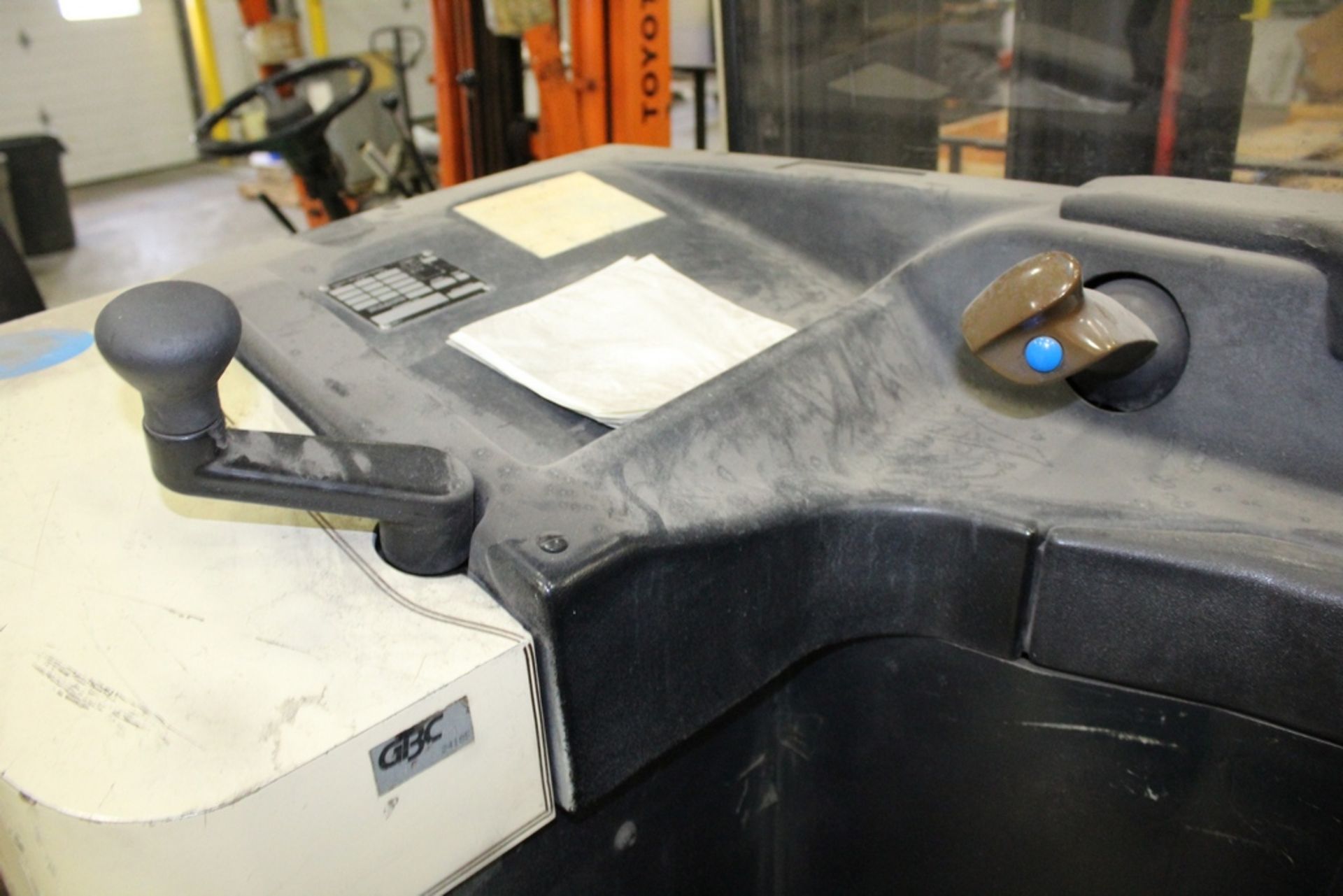 CROWN 3,500 LB MODEL RR3020-35 ELECTRIC NARROW AISLE FORKLIFT LIFT, S/N ...