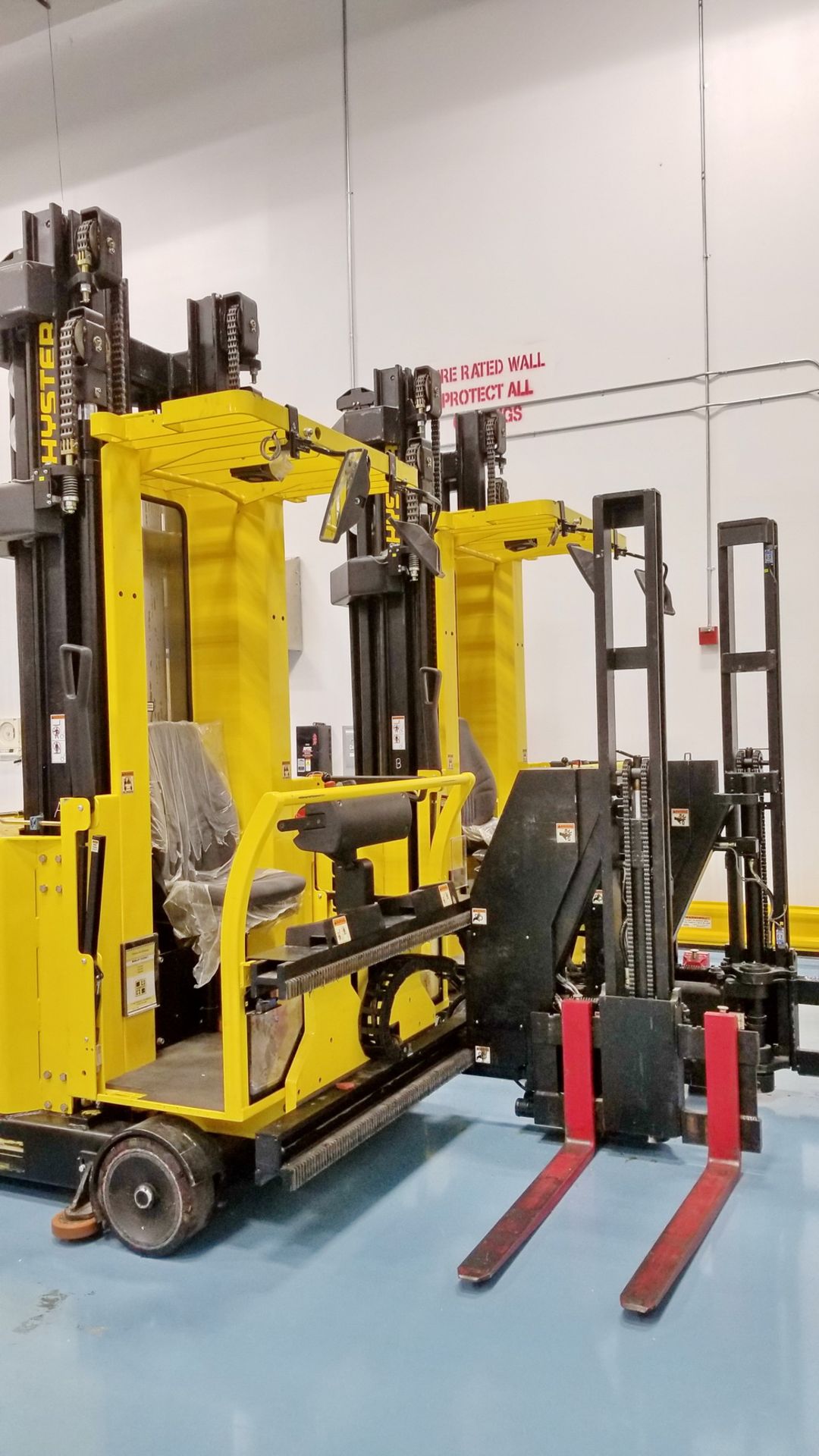 Hyster Forklift Model V30XMU, S/N A463T01878C, narrow aisle, electric ...