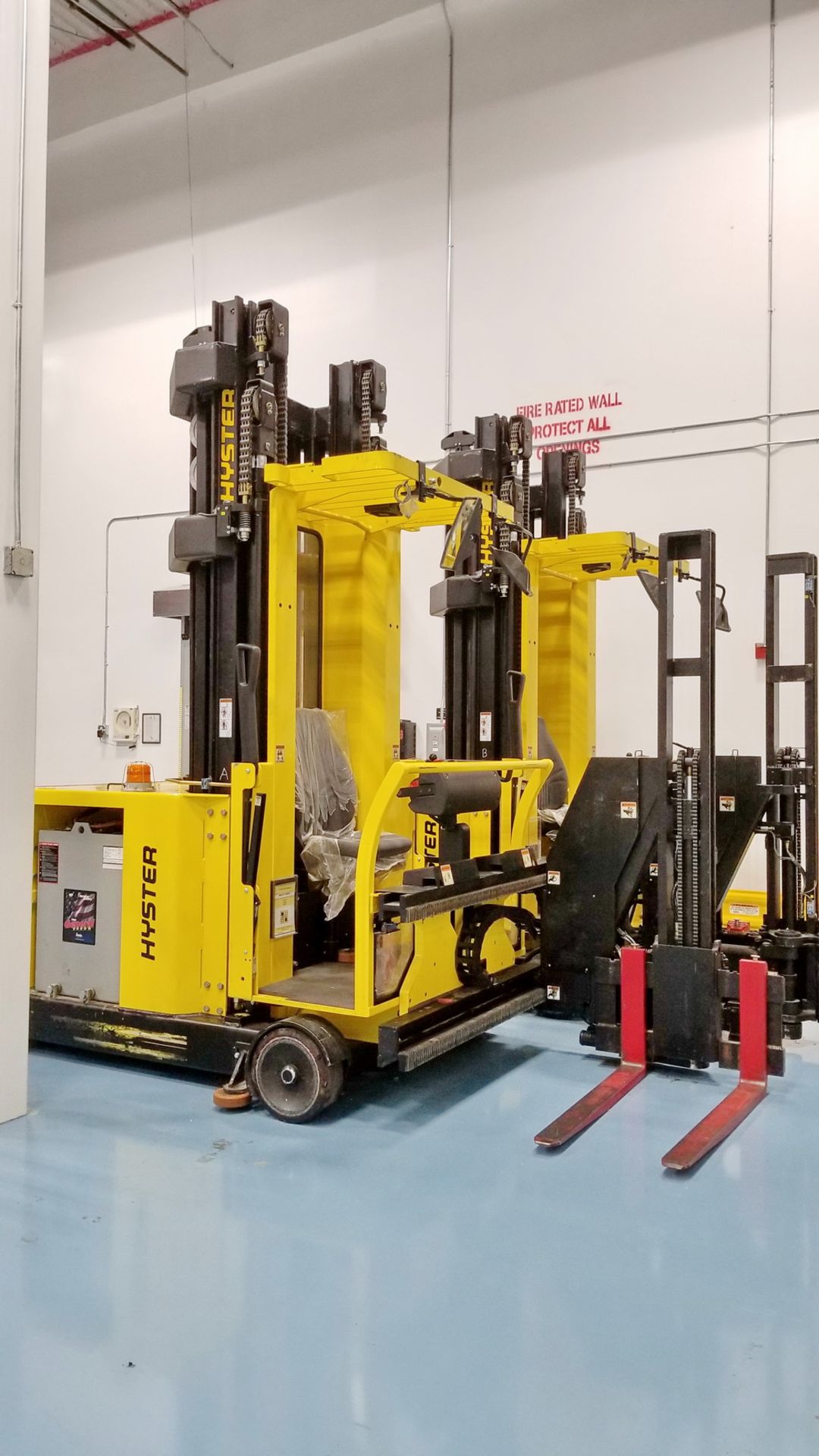 Hyster Forklift Model V30XMU, S/N A463T01878C, narrow aisle, electric ...