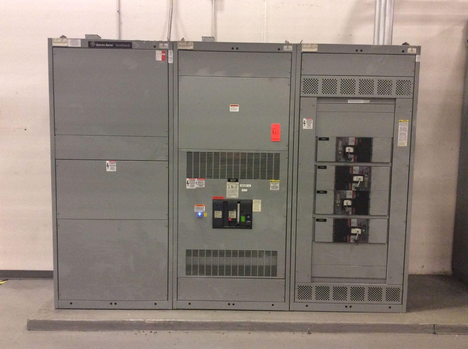 GE Spectra Series switchboard, 3 panel with (1) draw out and (4 ...