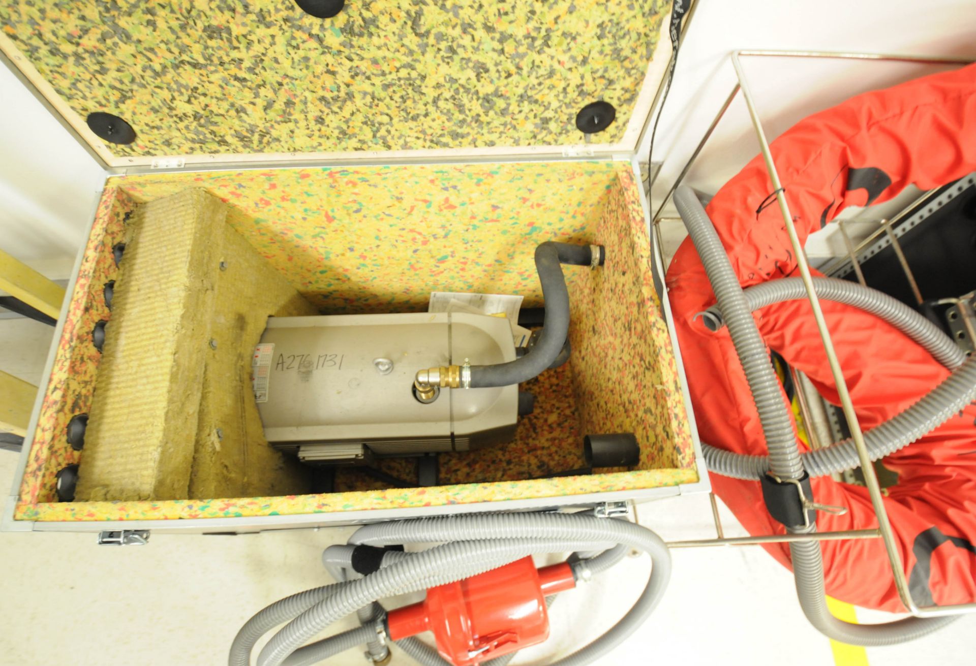 VACULEX VACUUM LIFTING SYSTEM WITH (2) VACUUM PUMPS, ASSOCIATED CONTROL ...