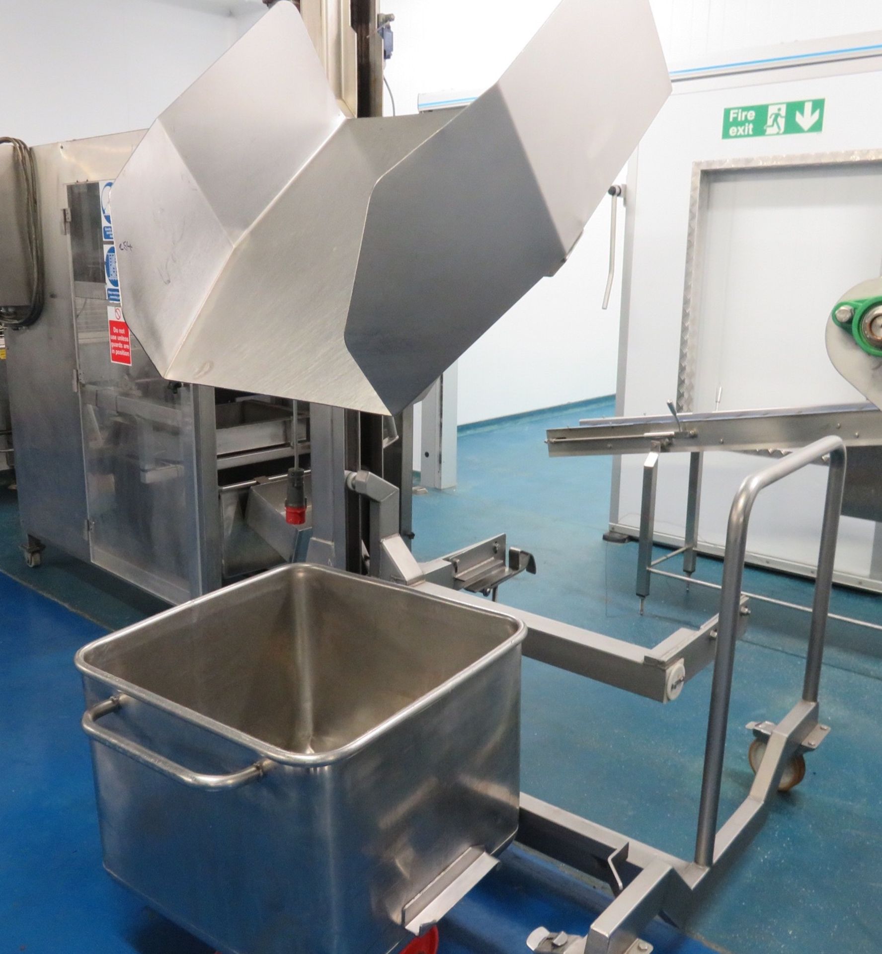 Syspal Tote Bin Hoist, mobile with S/s 200 litre Tote Bin. LO £50