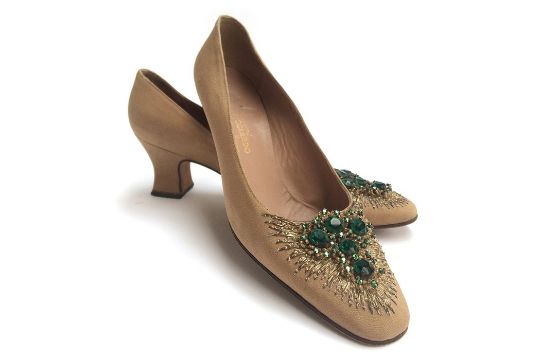 Exquisite pair of 1950s/60s hand made Italian shoes in beige corded ...